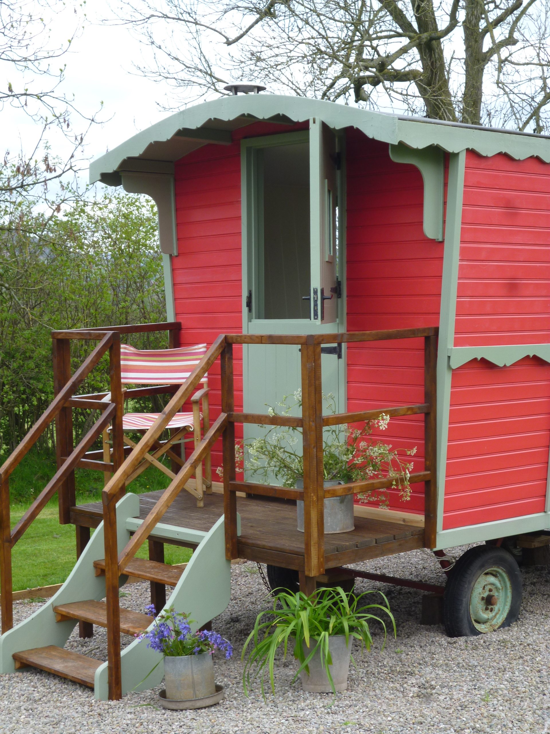 “Tilly” – The Gypsy-style Caravan Hut – Shepherds Retreat Wales